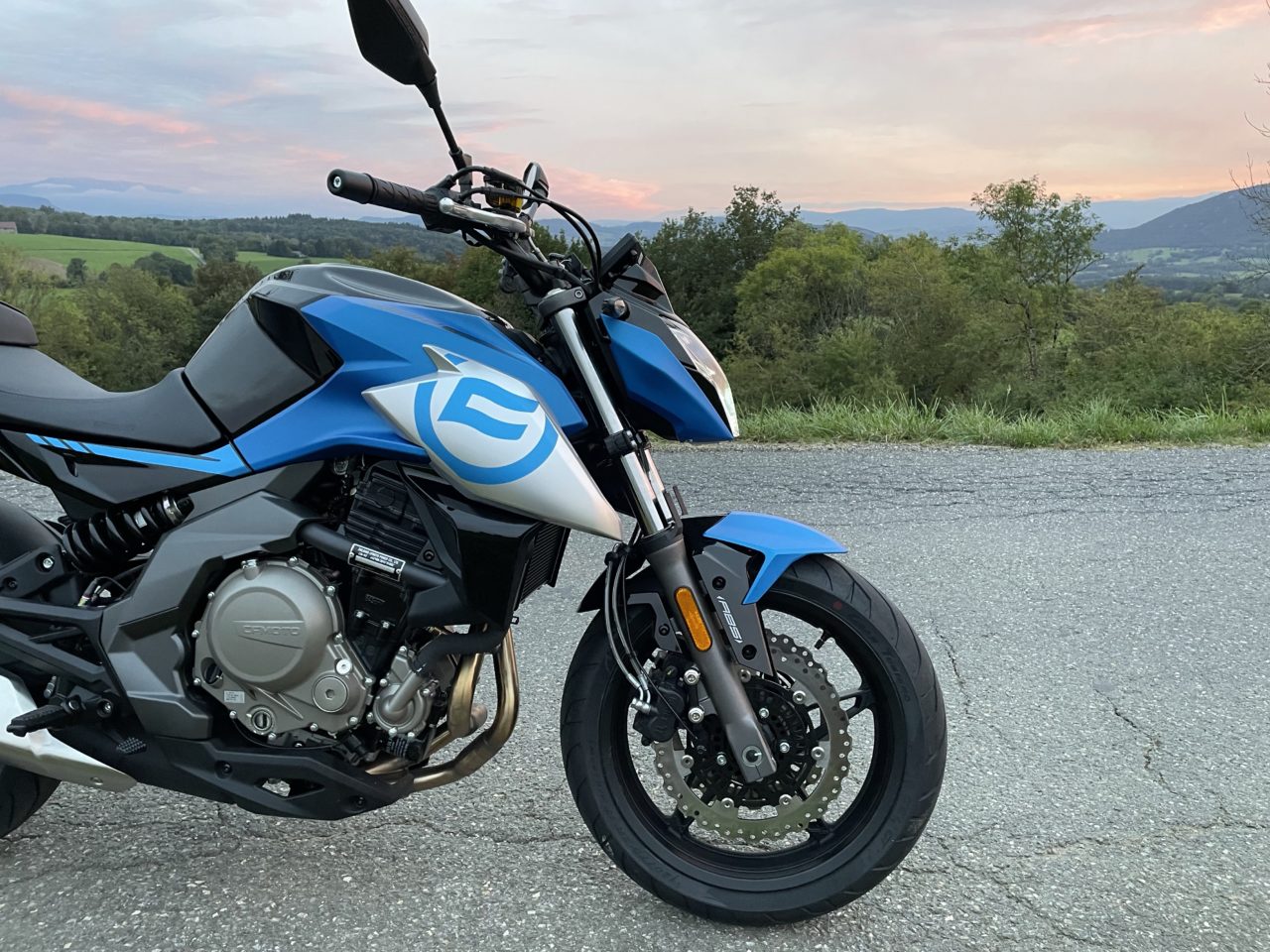 SHOOTING PHOTOS - CFMOTO NK650 - Motos Live Genève